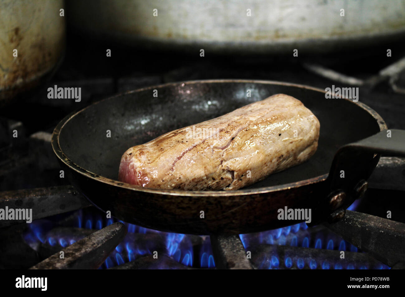 Griddle pan gas hob hi-res stock photography and images - Alamy