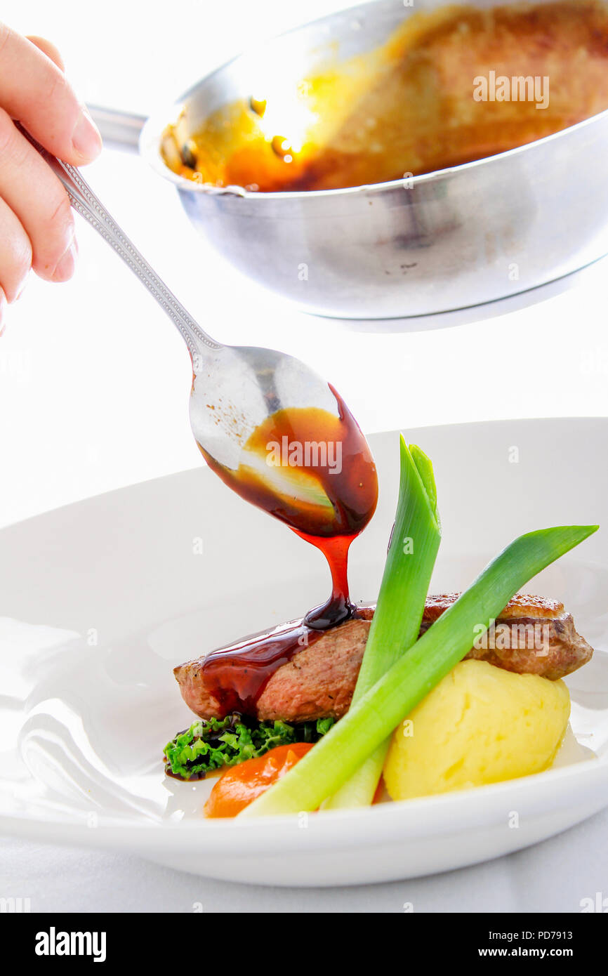 Meal plating hi-res stock photography and images - Alamy