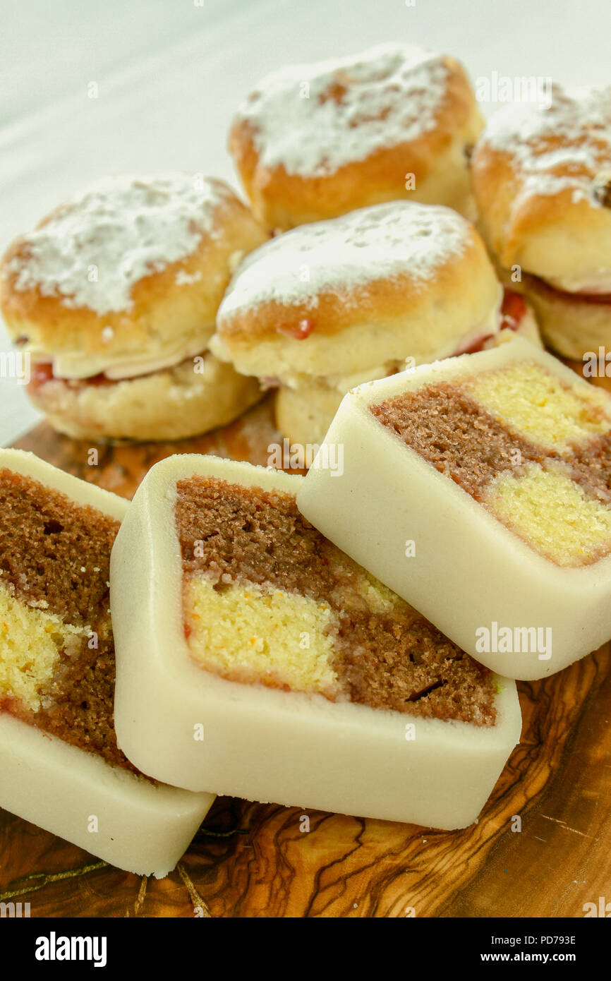 Battenberg cake hi-res stock photography and images - Alamy