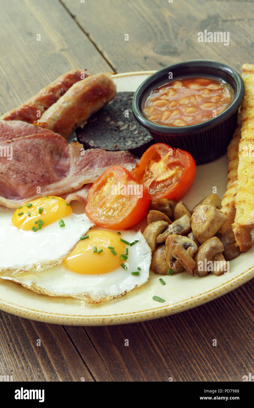traditional cooked full English breakfast Stock Photo - Alamy