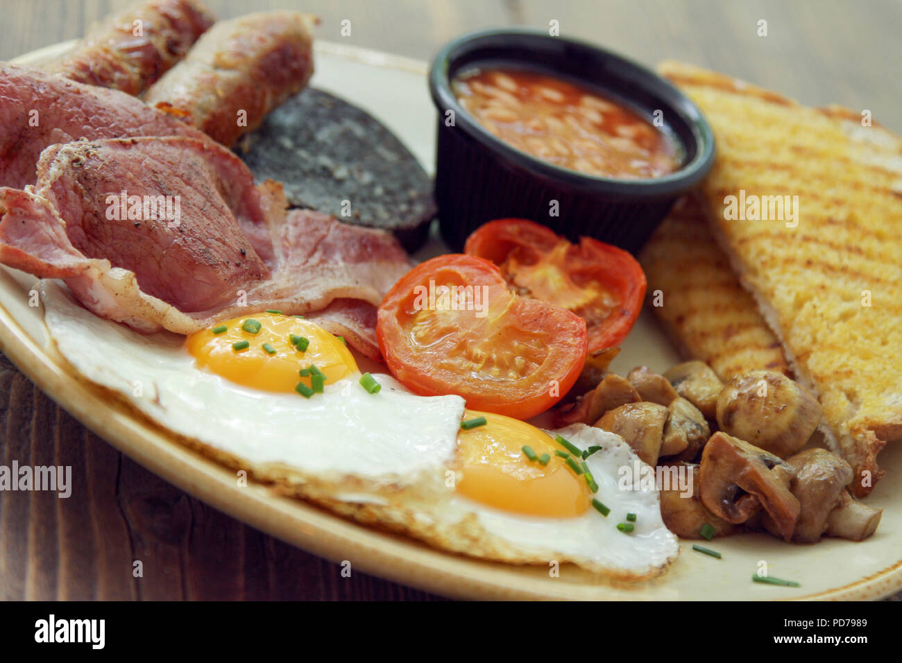 traditional cooked full English breakfast Stock Photo - Alamy