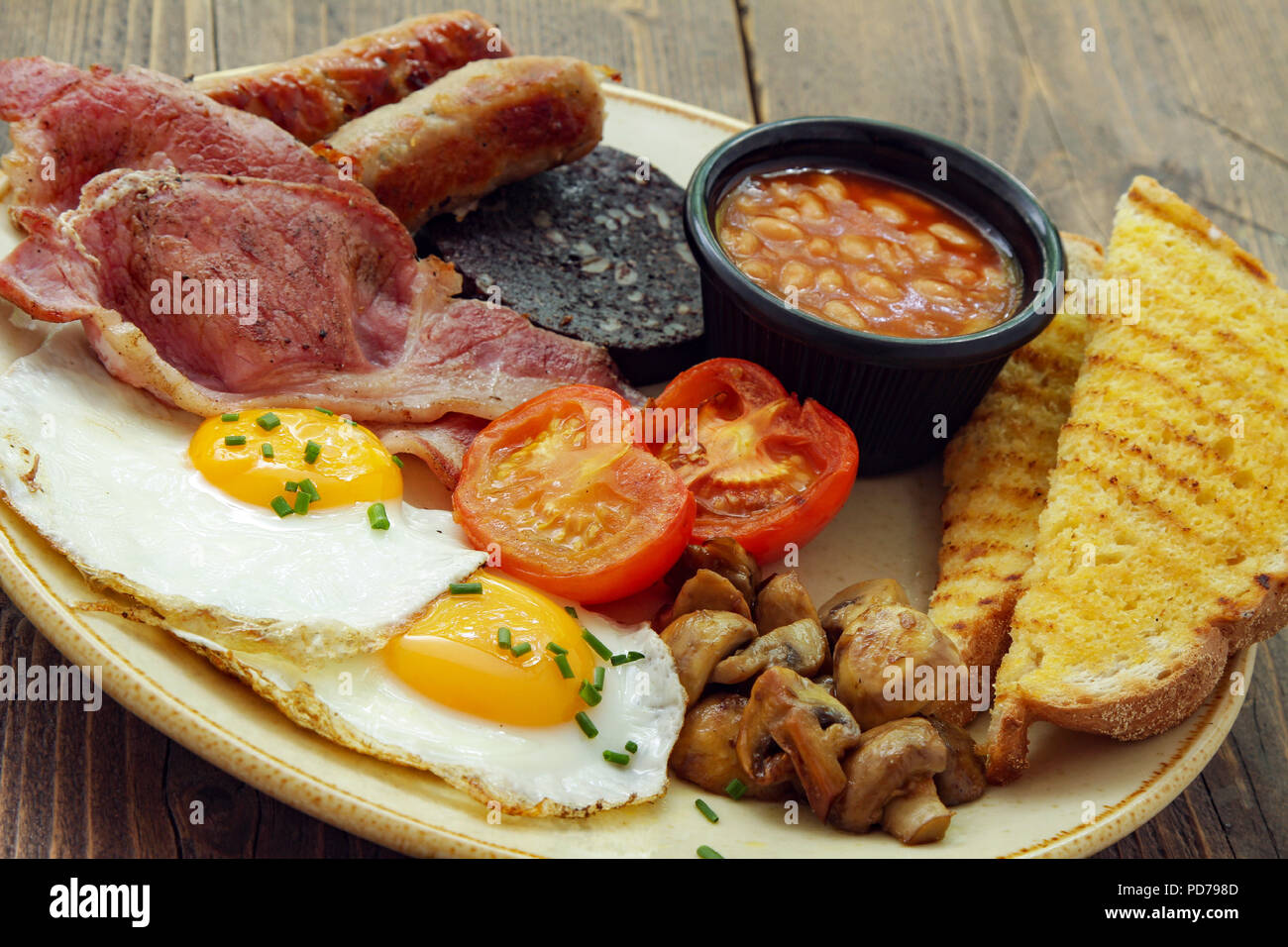 traditional cooked full English breakfast Stock Photo - Alamy