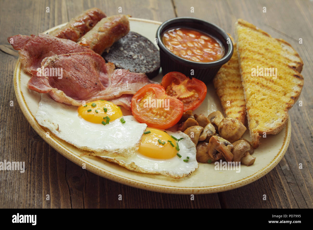 traditional cooked full English breakfast Stock Photo - Alamy