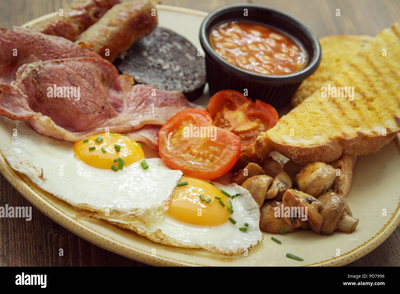 traditional cooked full English breakfast Stock Photo - Alamy