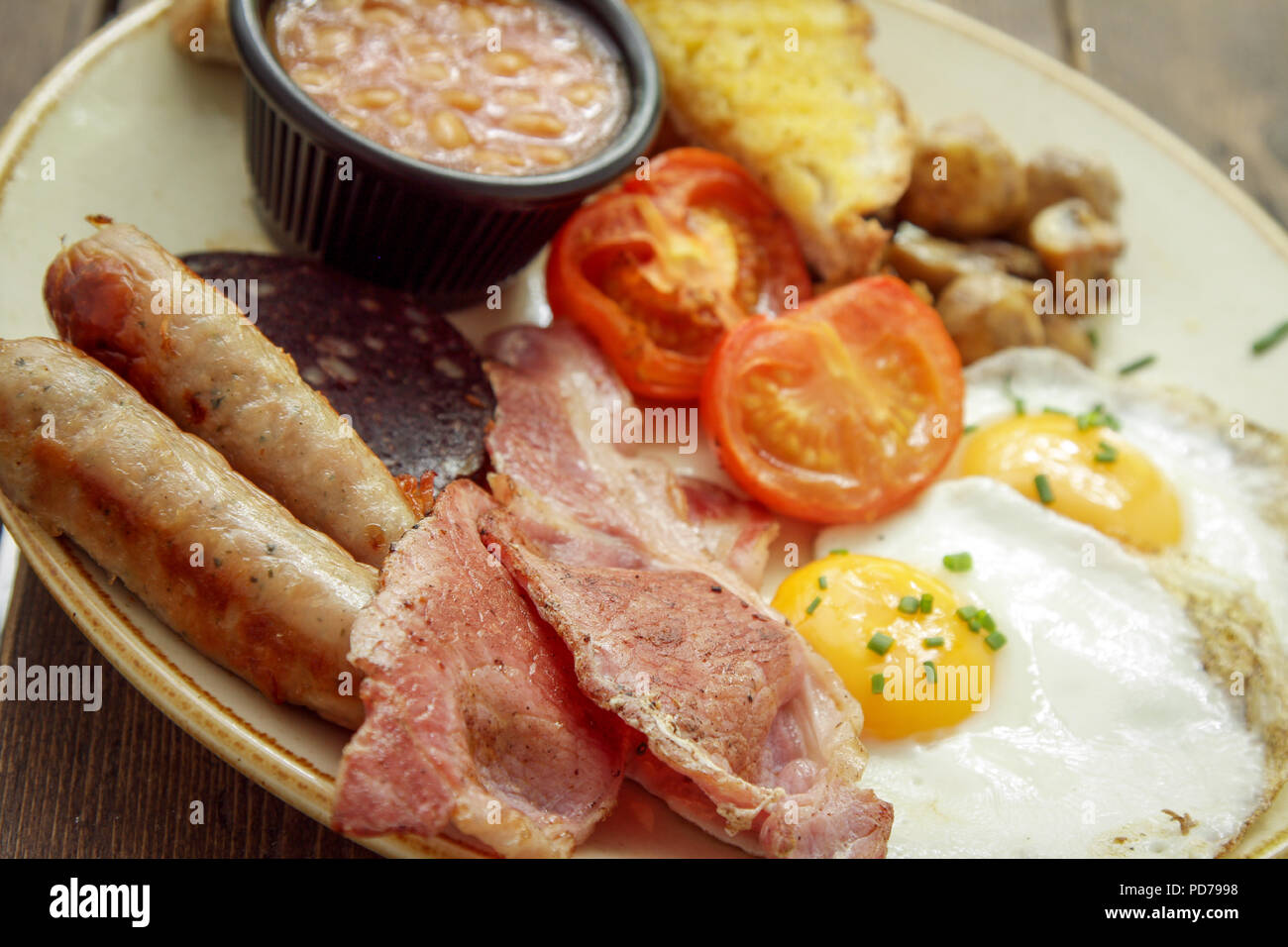traditional cooked full English breakfast Stock Photo - Alamy