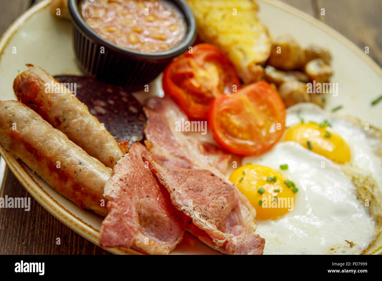 traditional cooked full English breakfast Stock Photo - Alamy