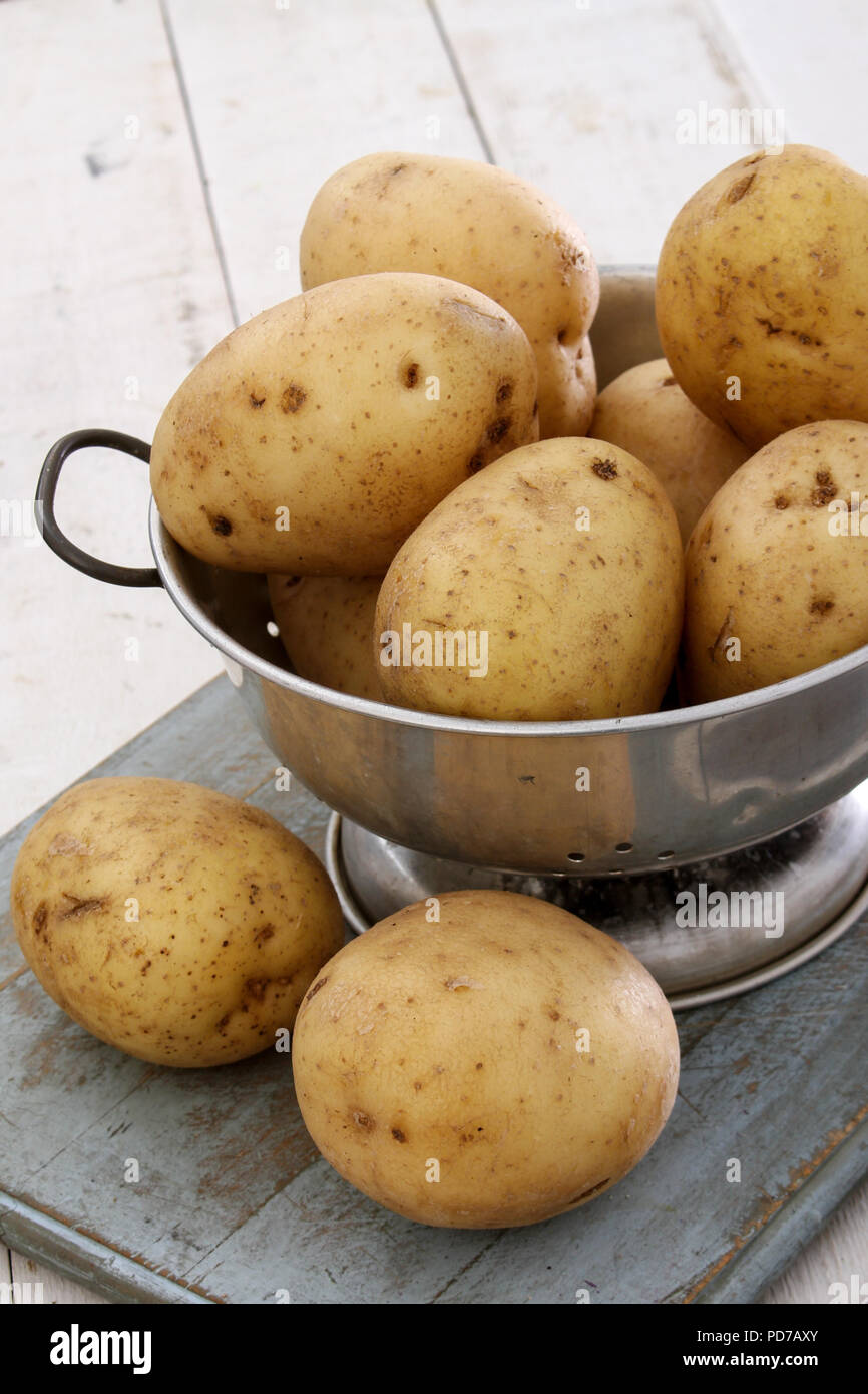 Washed field potatoes hi-res stock photography and images - Alamy