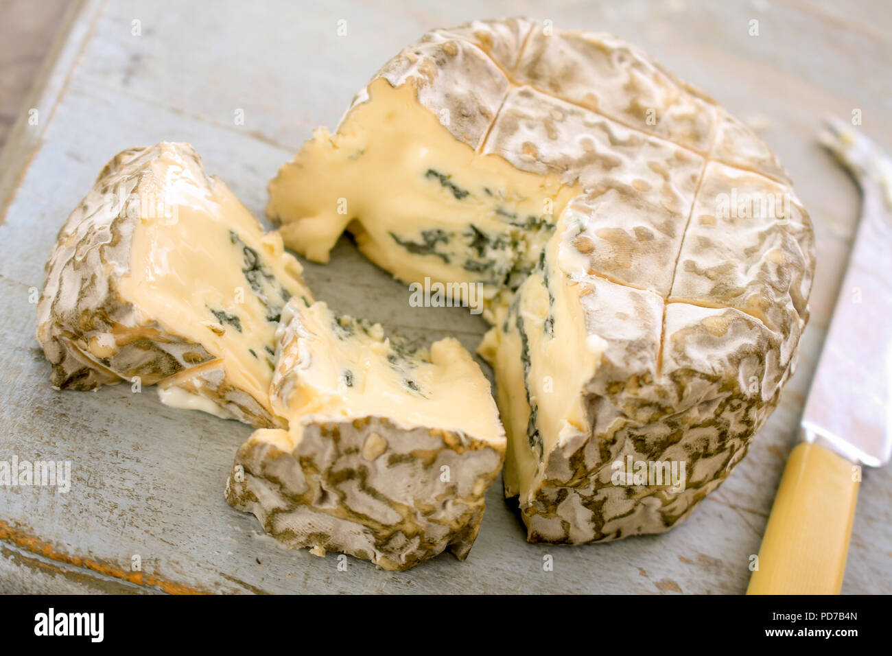 Burts blue hi-res stock photography and images - Alamy