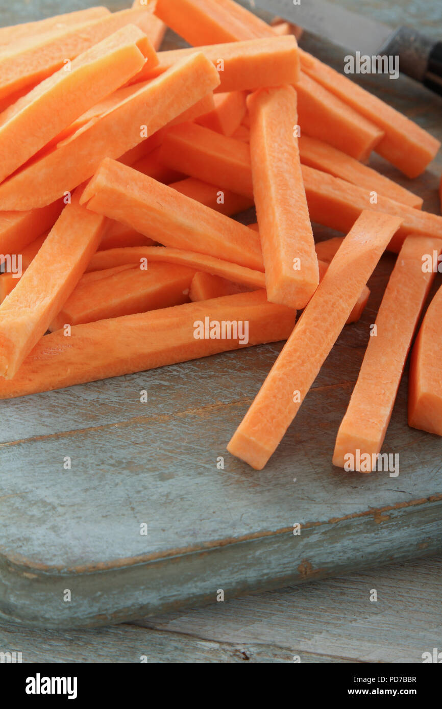 Square cut carrot batons hi-res stock photography and images - Alamy