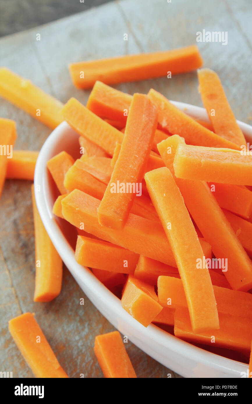 Square cut carrot batons hi-res stock photography and images - Alamy