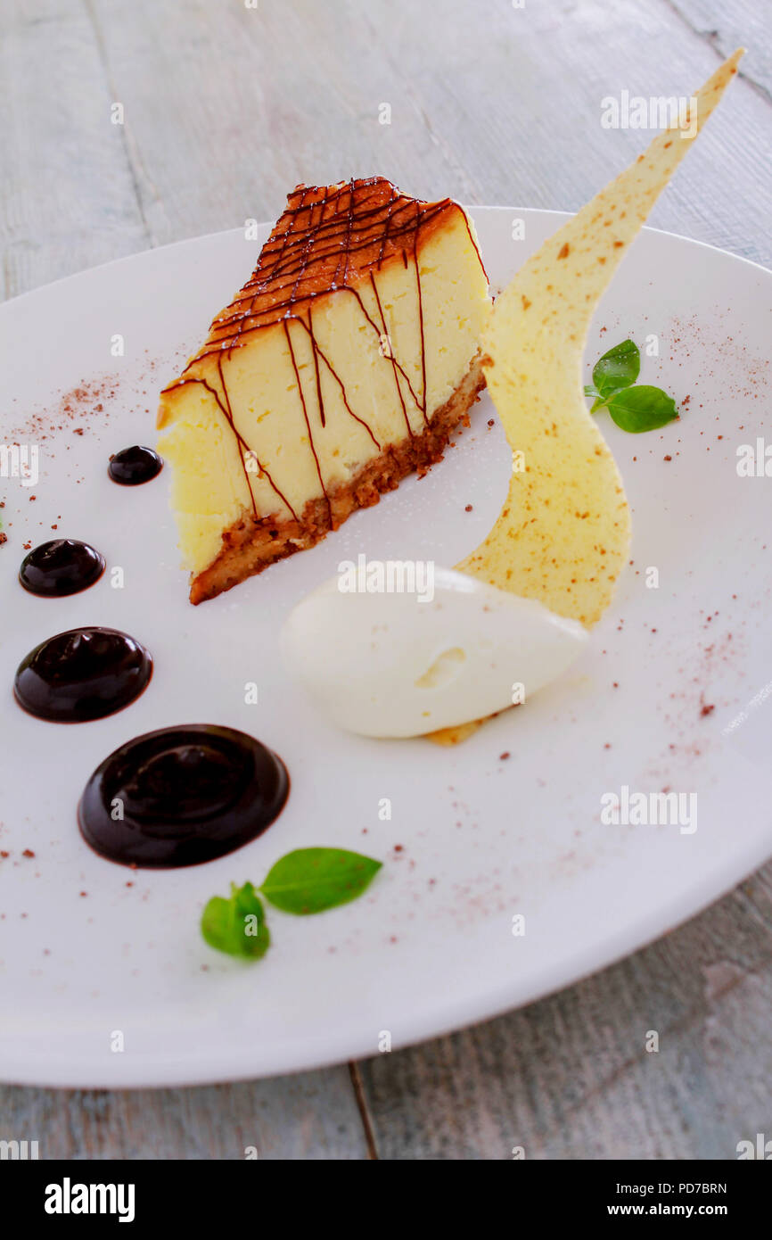 cheese cake plated dessert Stock Photo - Alamy