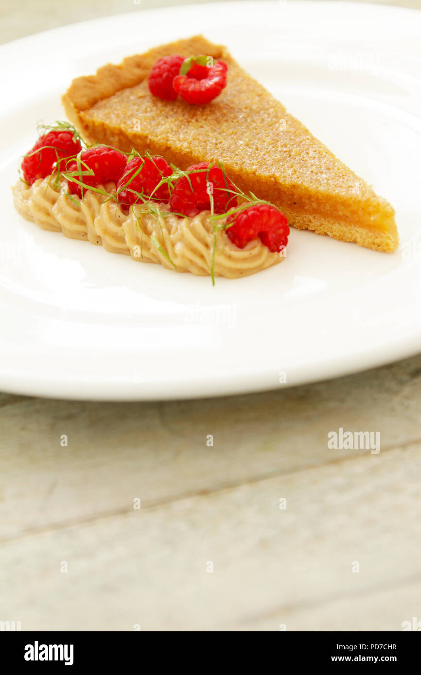 plated tracle tart dessert Stock Photo - Alamy