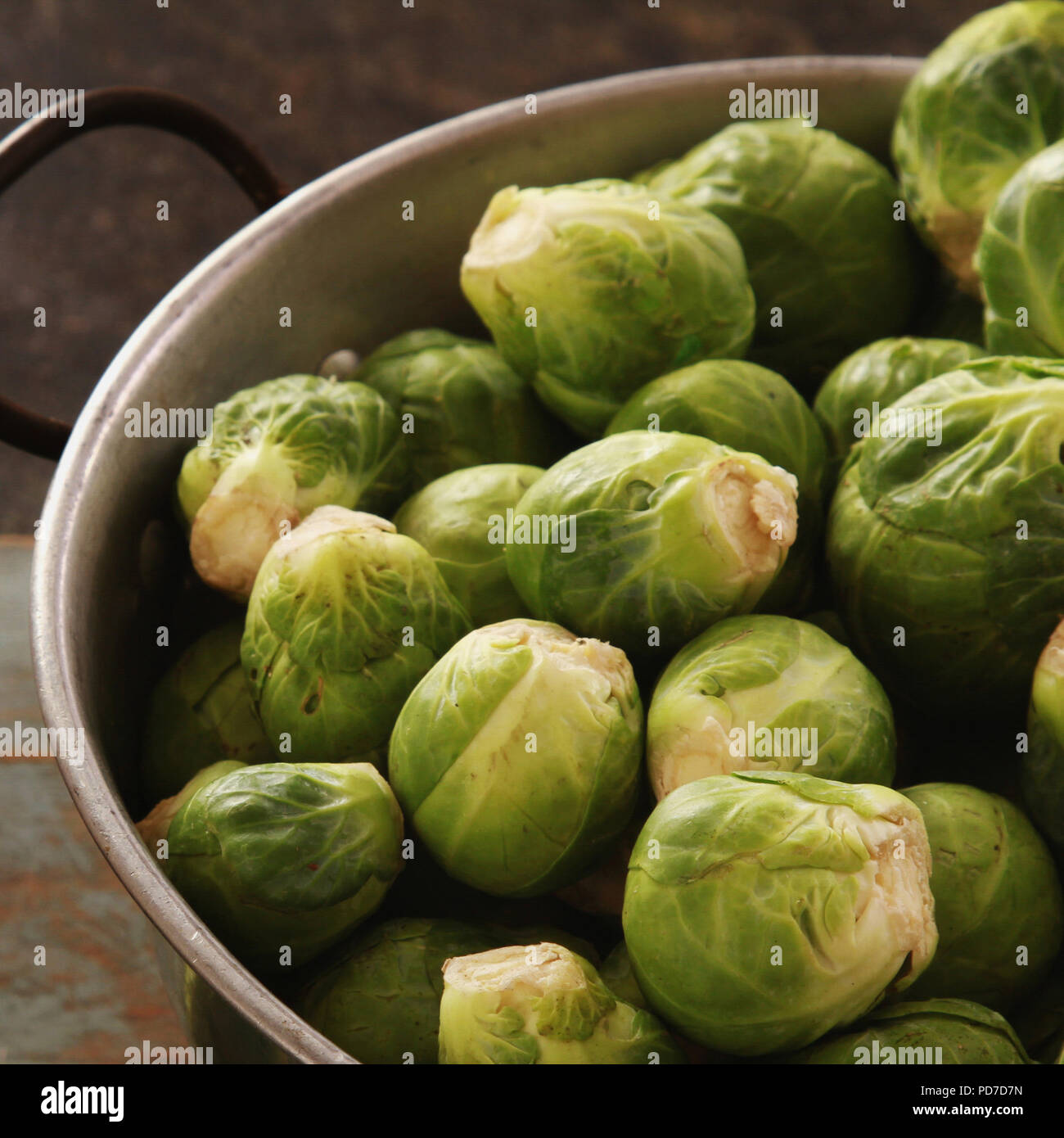 peeled brussel sprouts Stock Photo - Alamy