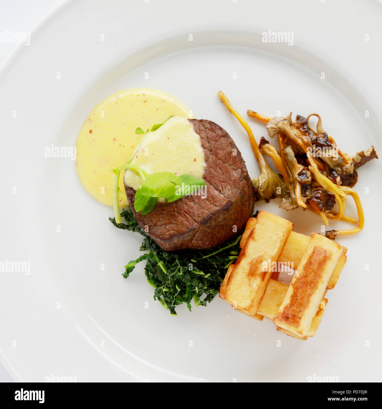 Plated steak main hi-res stock photography and images - Alamy