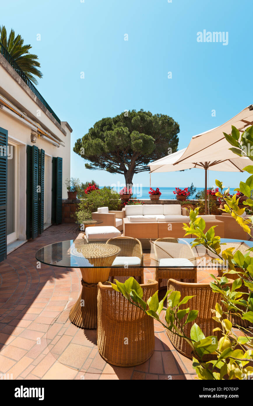 New terrace house hi-res stock photography and images - Alamy