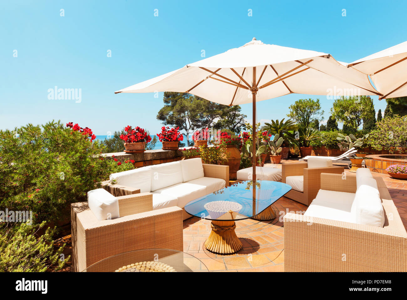 Hotel exterior view hi-res stock photography and images - Alamy