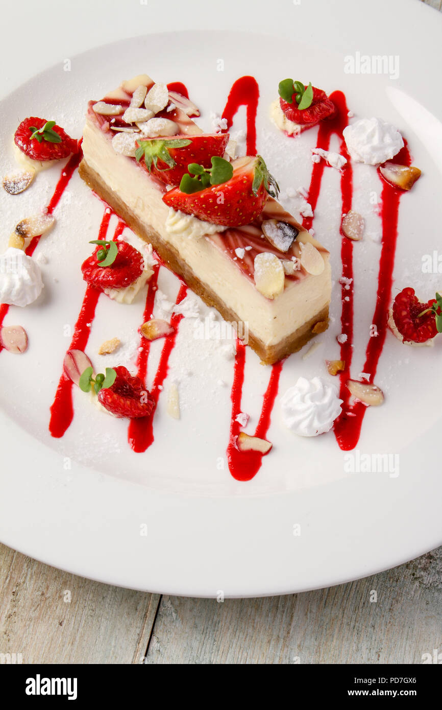 plated cheesecake dessert Stock Photo - Alamy