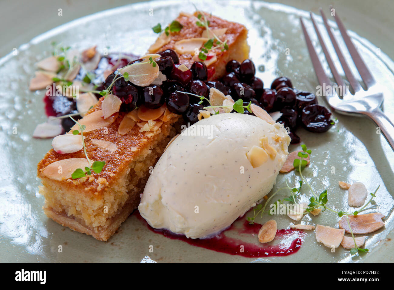 plated bakewell pie dessert Stock Photo - Alamy
