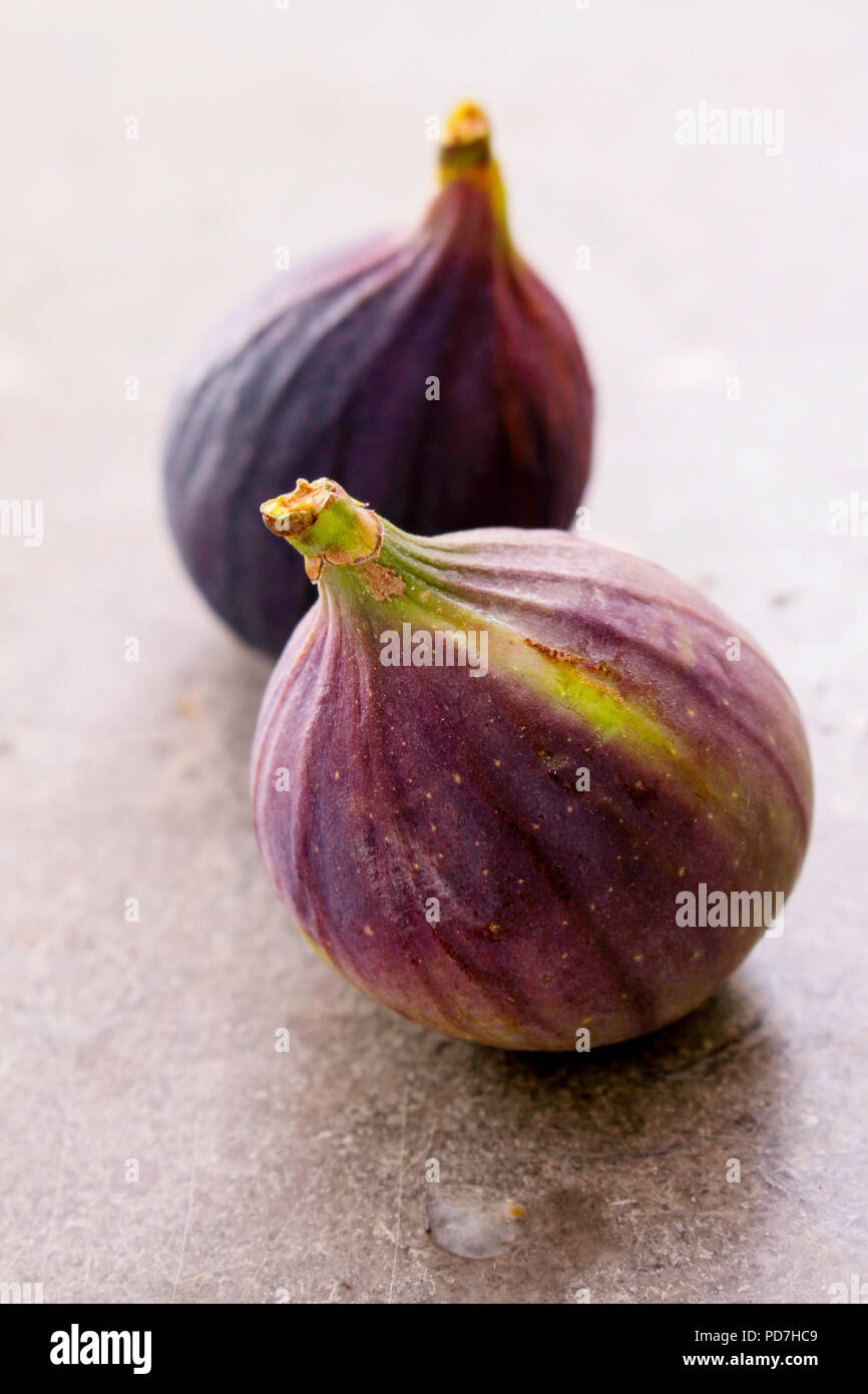 preparing fresh figs Stock Photo - Alamy