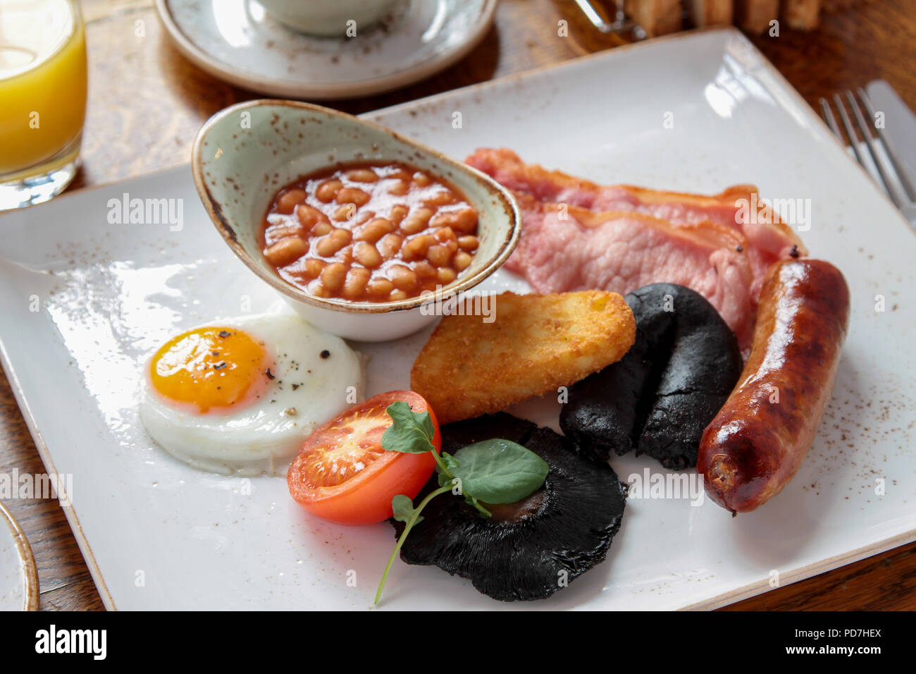 traditional cooked full English breakfast Stock Photo - Alamy