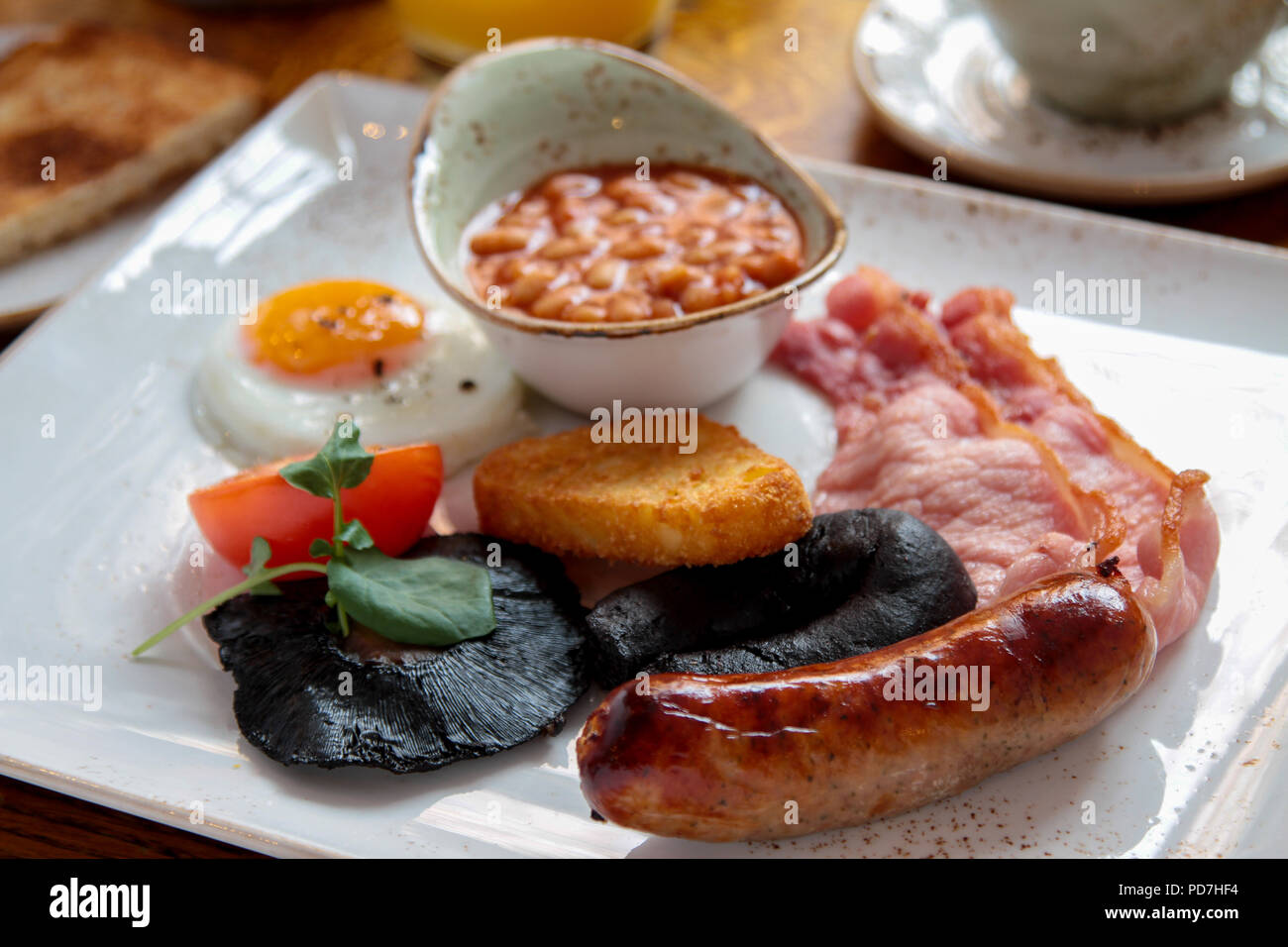 traditional cooked full English breakfast Stock Photo - Alamy