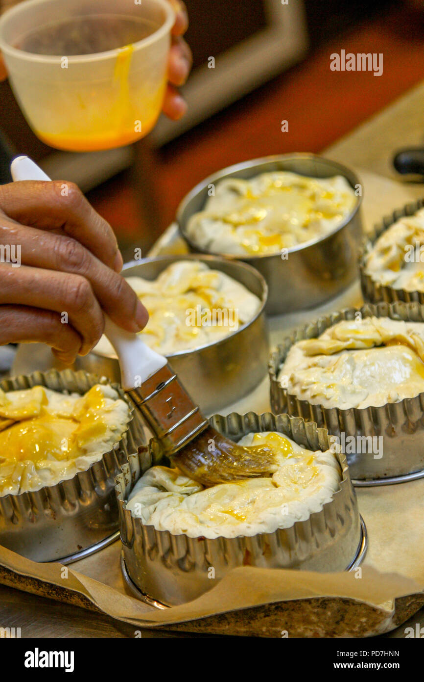 pastry chef making pies Stock Photo - Alamy