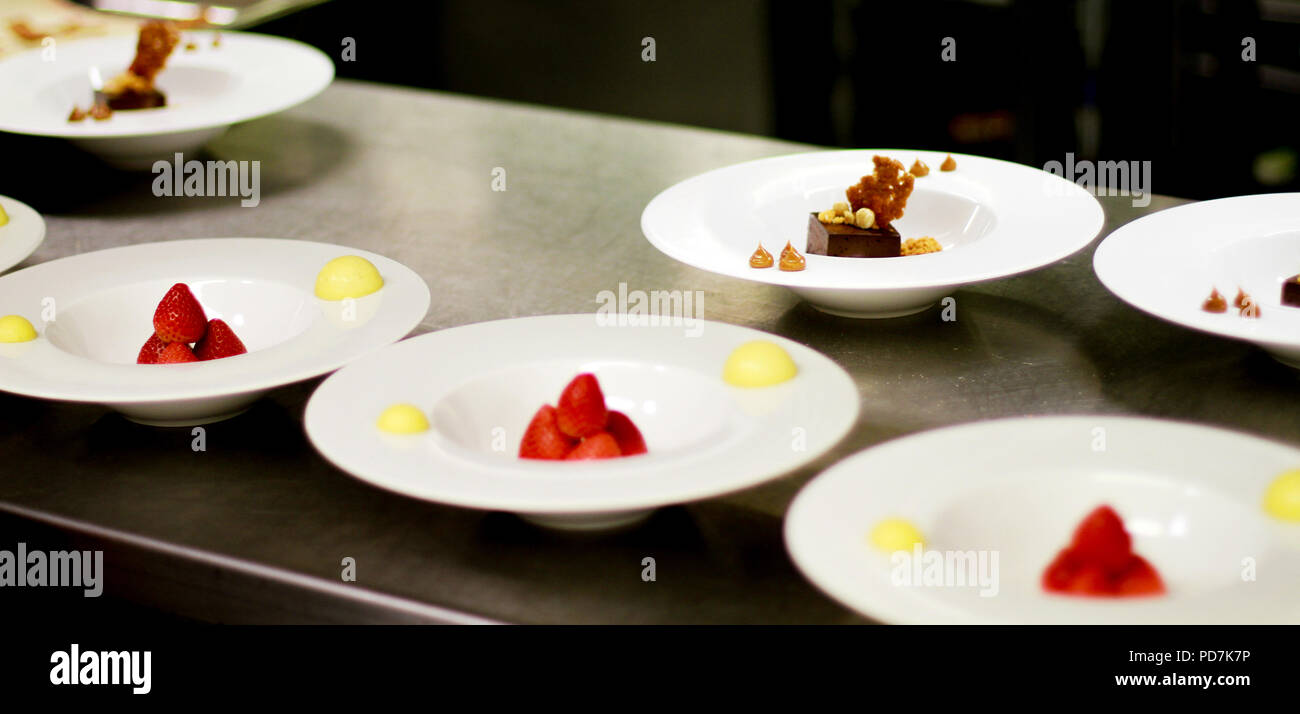 Plating plates hi-res stock photography and images - Alamy