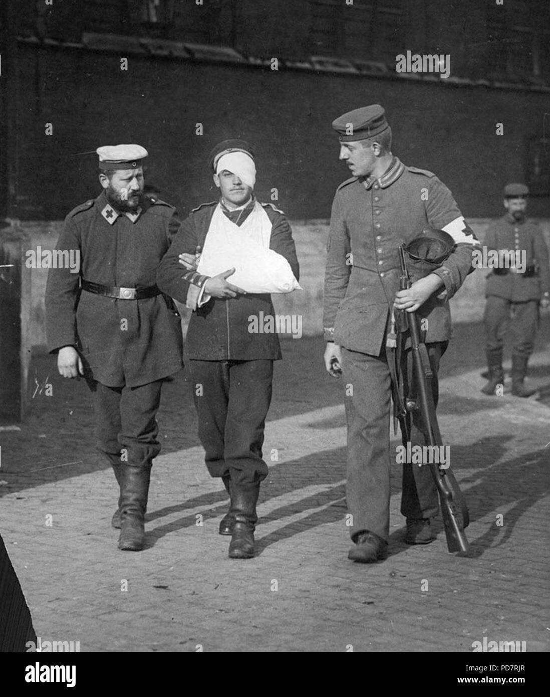 Injured soldier hi-res stock photography and images - Alamy