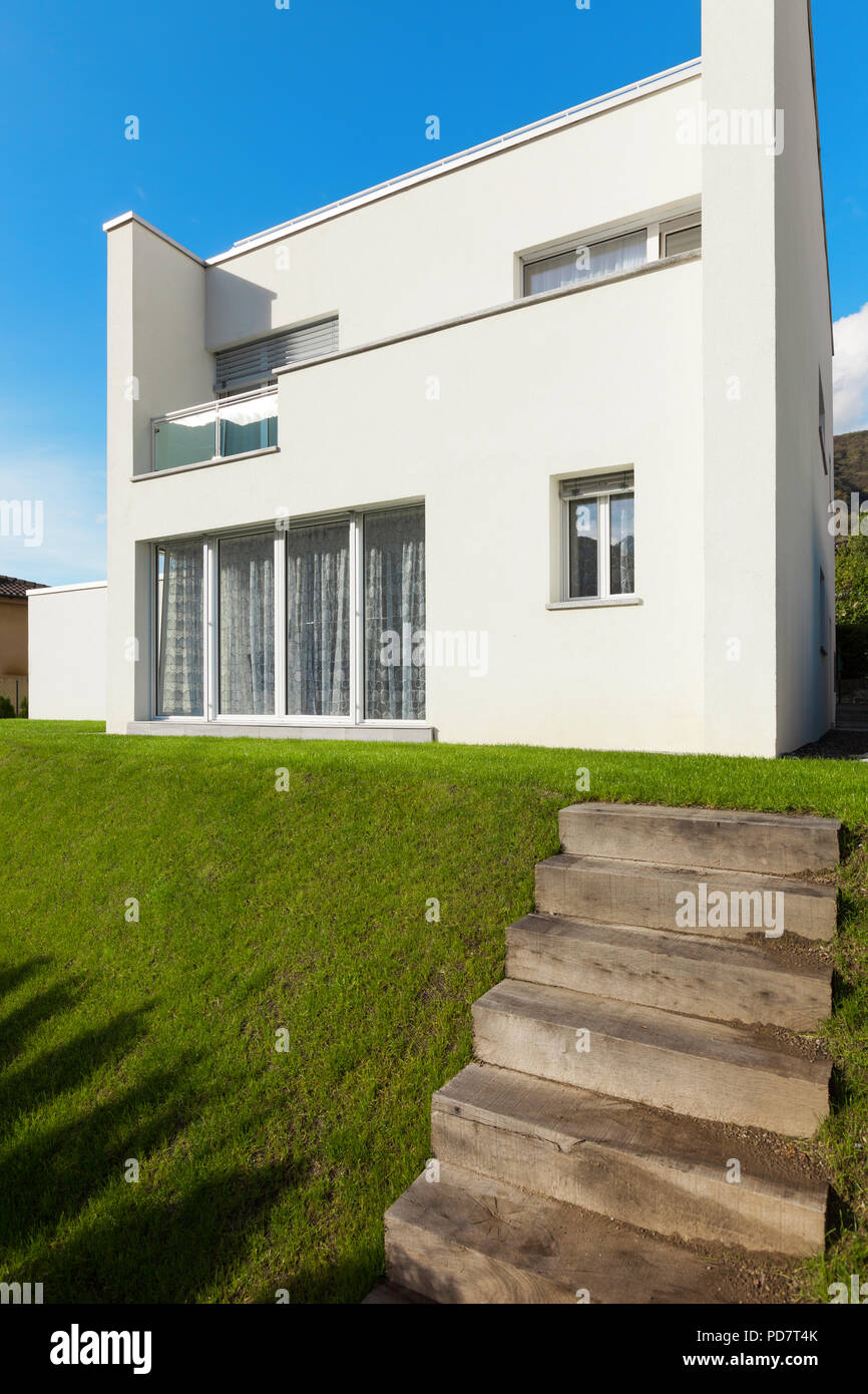 White corner house hi-res stock photography and images - Alamy