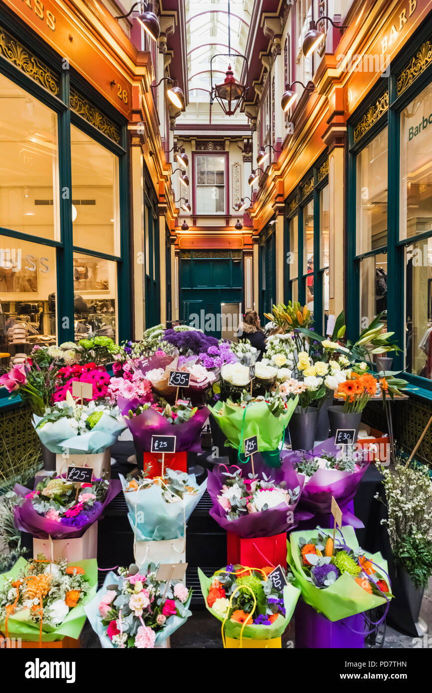 London flower bouquets hi-res stock photography and images - Alamy