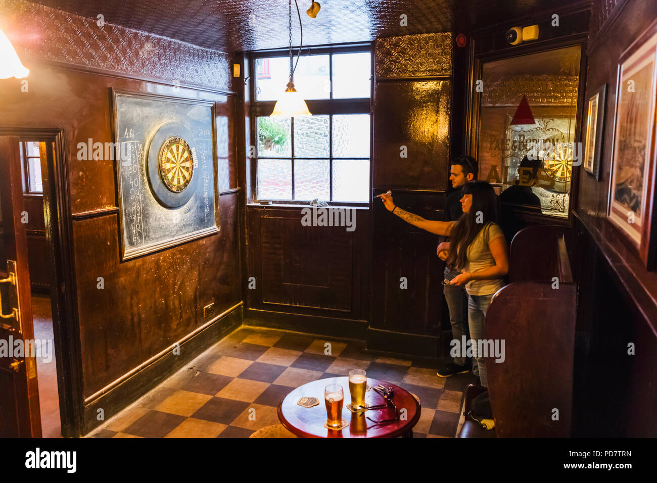 London darts bar hi-res stock photography and images - Alamy