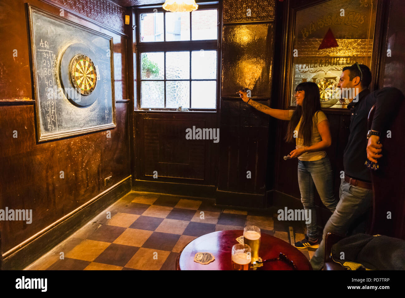 London darts bar hi-res stock photography and images - Alamy