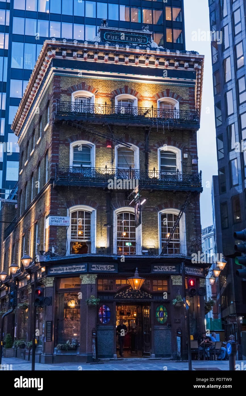 Victoria pubs london hi-res stock photography and images - Alamy