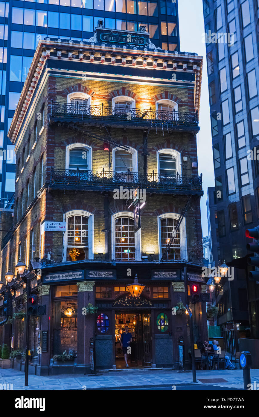 Victoria pubs london hi-res stock photography and images - Alamy