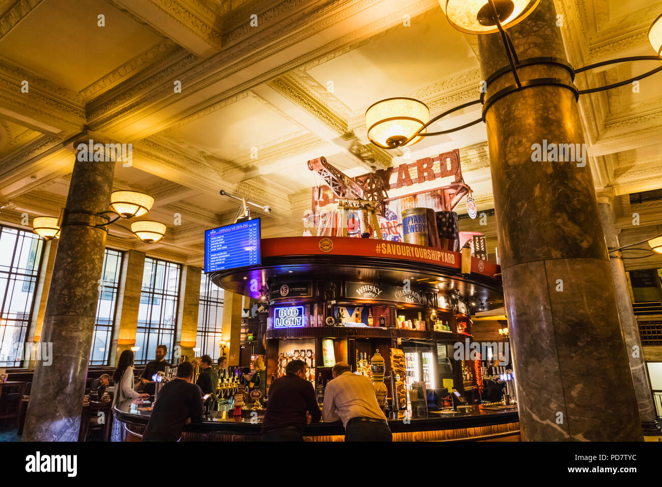 Crosse keys london hi-res stock photography and images - Alamy