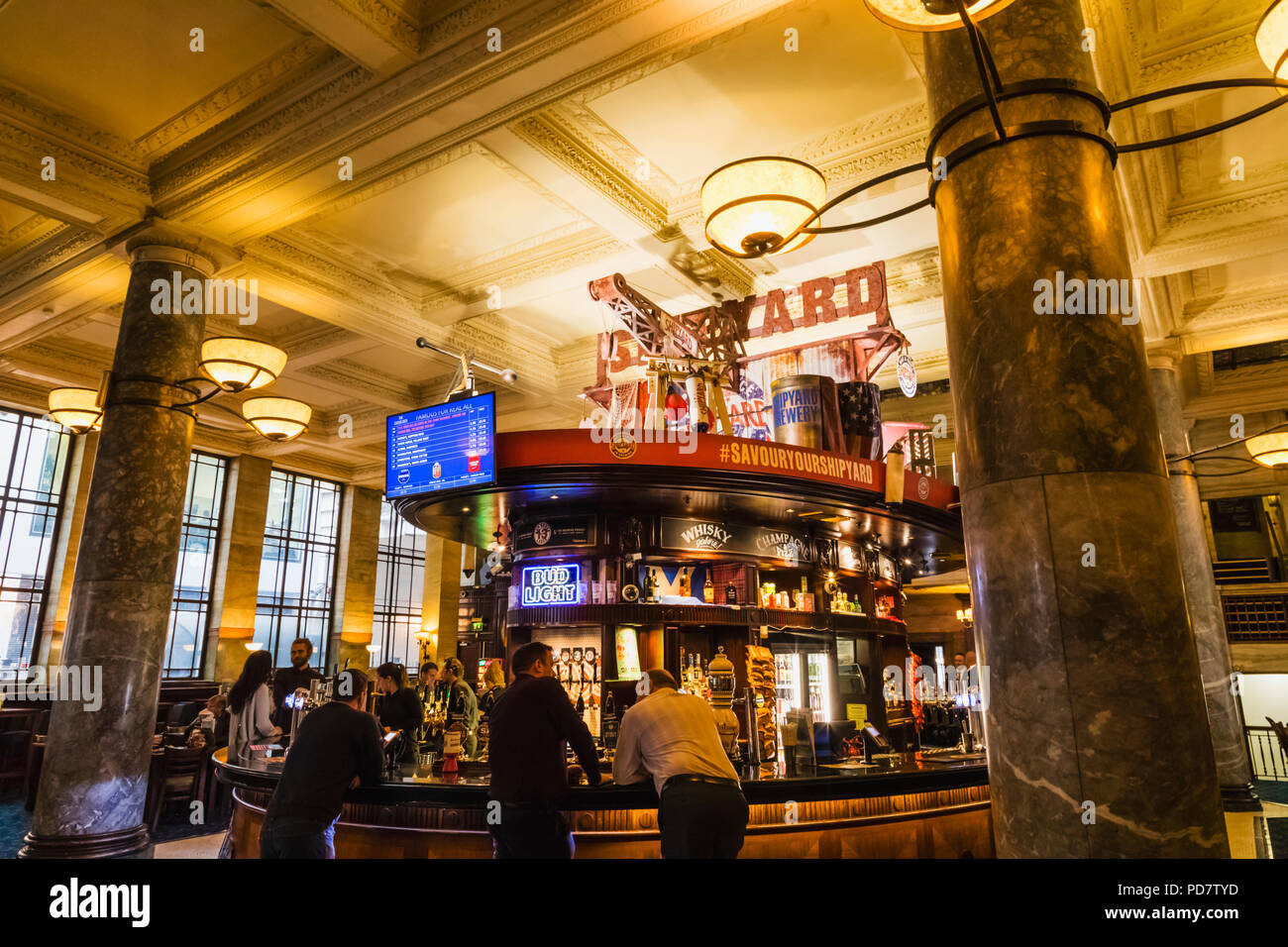 England, London, City of London, The Crosse Keys Pub Stock Photo - Alamy
