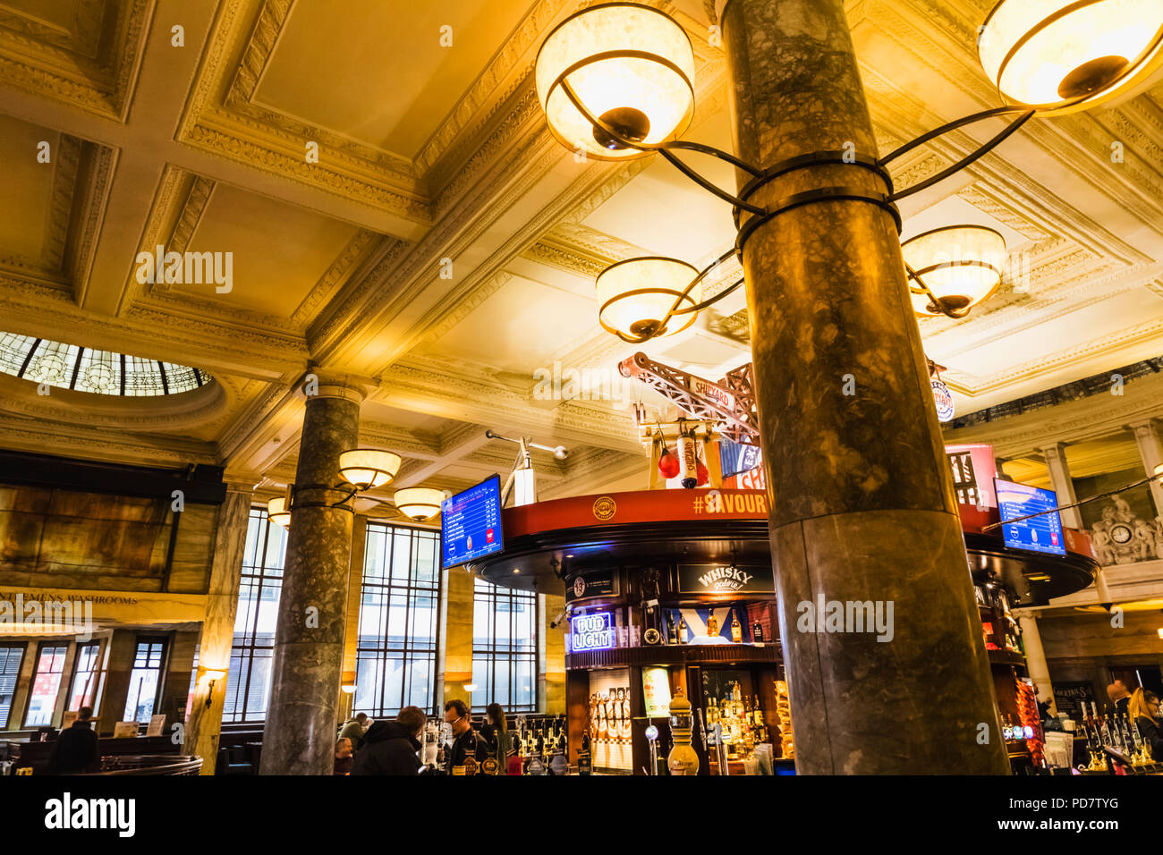 The crosse keys pub hi-res stock photography and images - Alamy