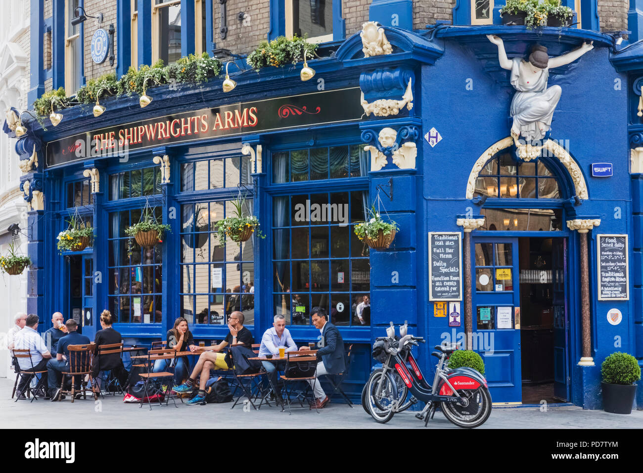 England, London, Southwark, London Bridge City, The Shipwrights Arms ...