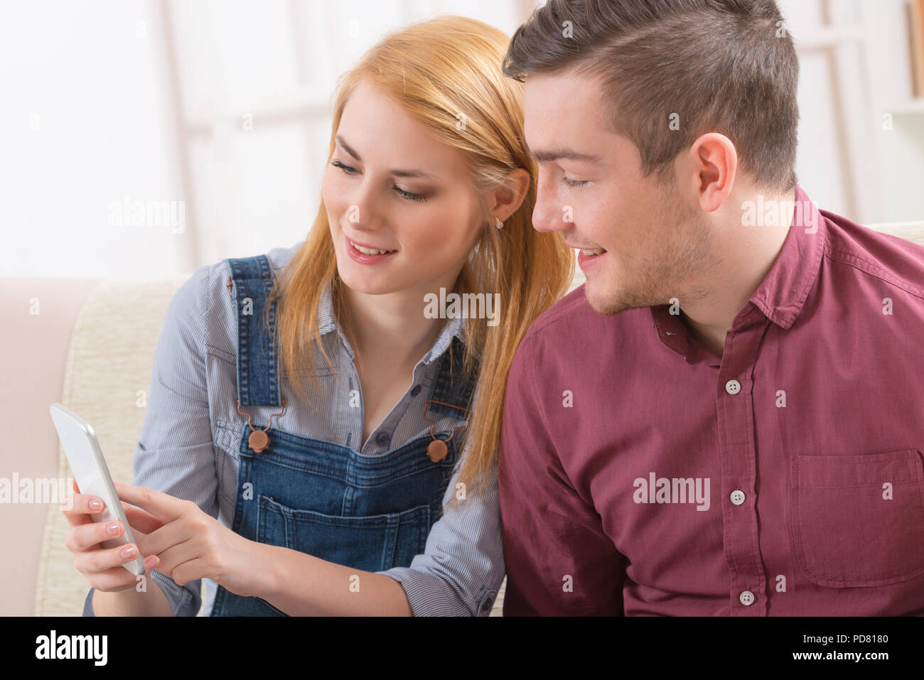 Adult couple calling mobile hi-res stock photography and images - Alamy