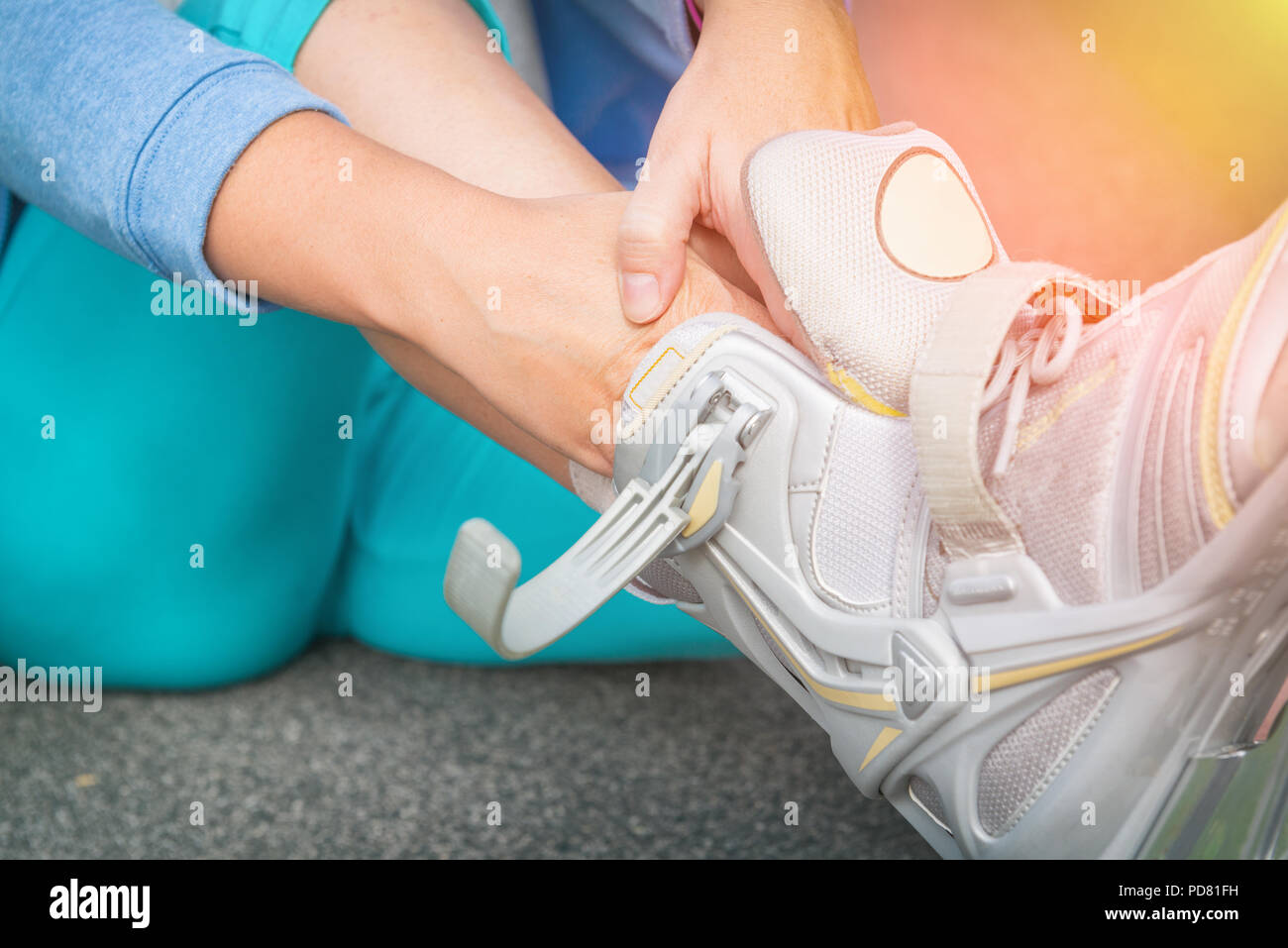 Injured sitting down hi-res stock photography and images - Alamy