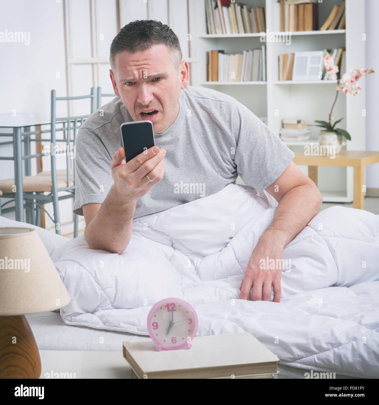 Phone ringing in hand hi-res stock photography and images - Alamy