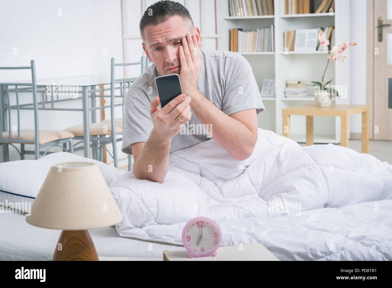 Phone ringing in hand hi-res stock photography and images - Alamy