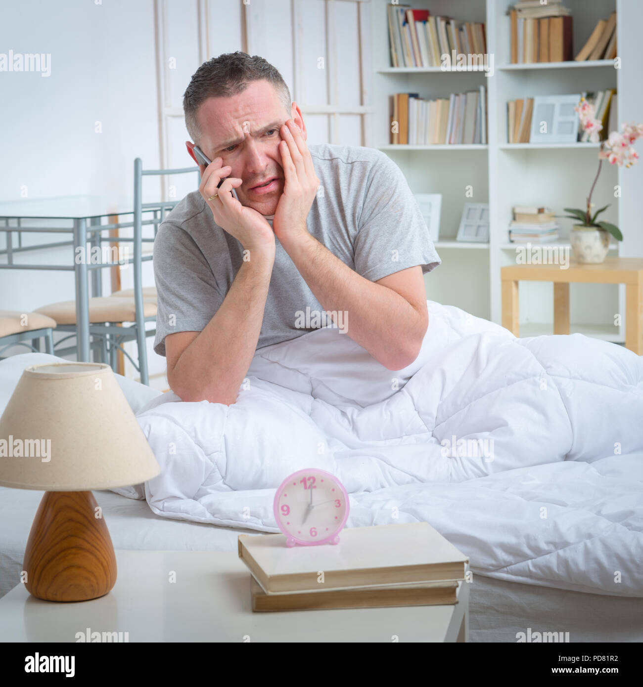 Phone ringing in hand hi-res stock photography and images - Alamy