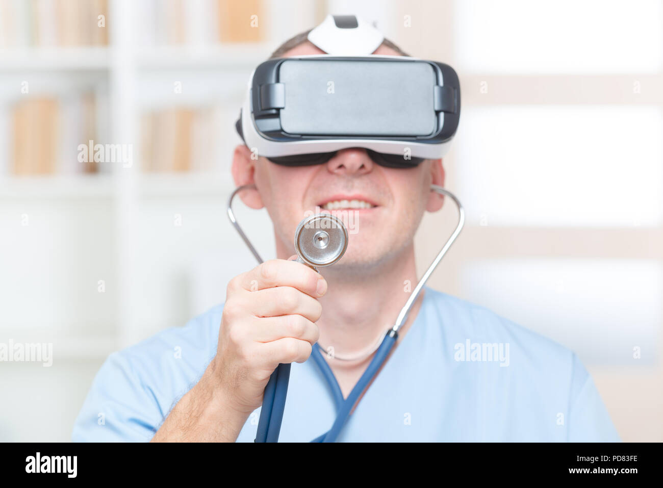 Vr cardboard office hi-res stock photography and images - Alamy