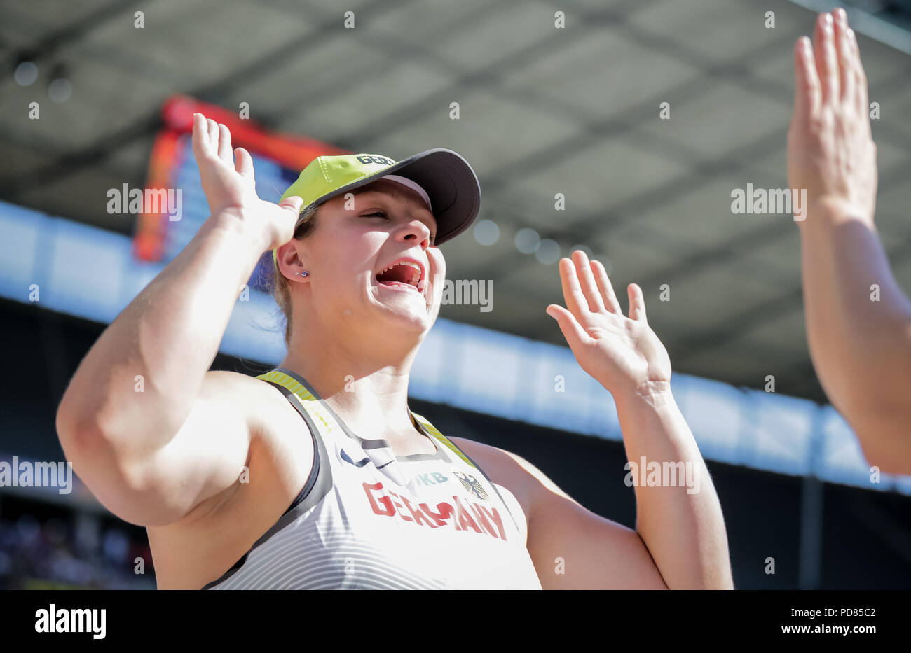 Shot put women qualification hi-res stock photography and images - Alamy