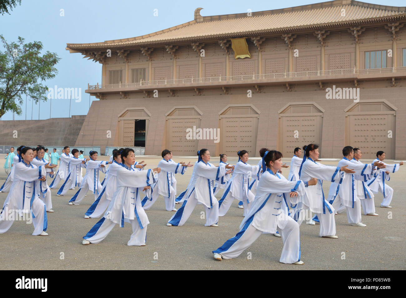 Tai chi china square hi-res stock photography and images - Alamy
