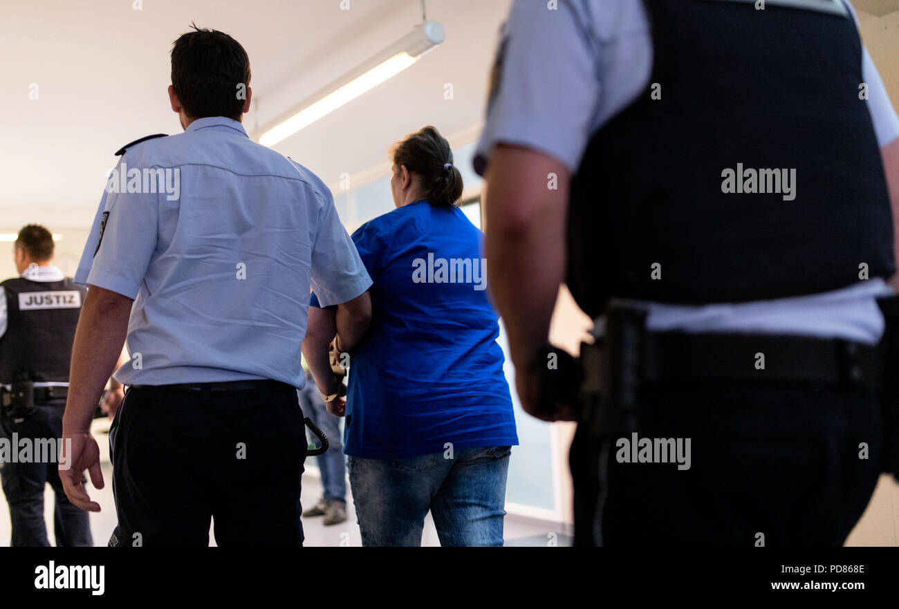 07 08 2018 Freiburg The Mother Convicted Of Child Abuse Is Taken Out Of The Courtroom After 07-08-2018-freiburg-the-mother-convicted-of-child-abuse-is-taken-out-of-the-courtroom-after