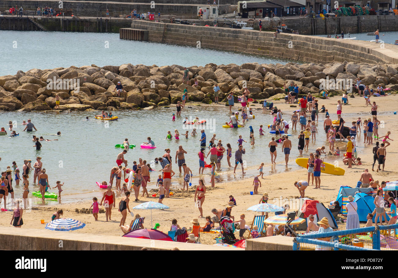 Summer 1976 uk heatwave sunbathing hi-res stock photography and images ...