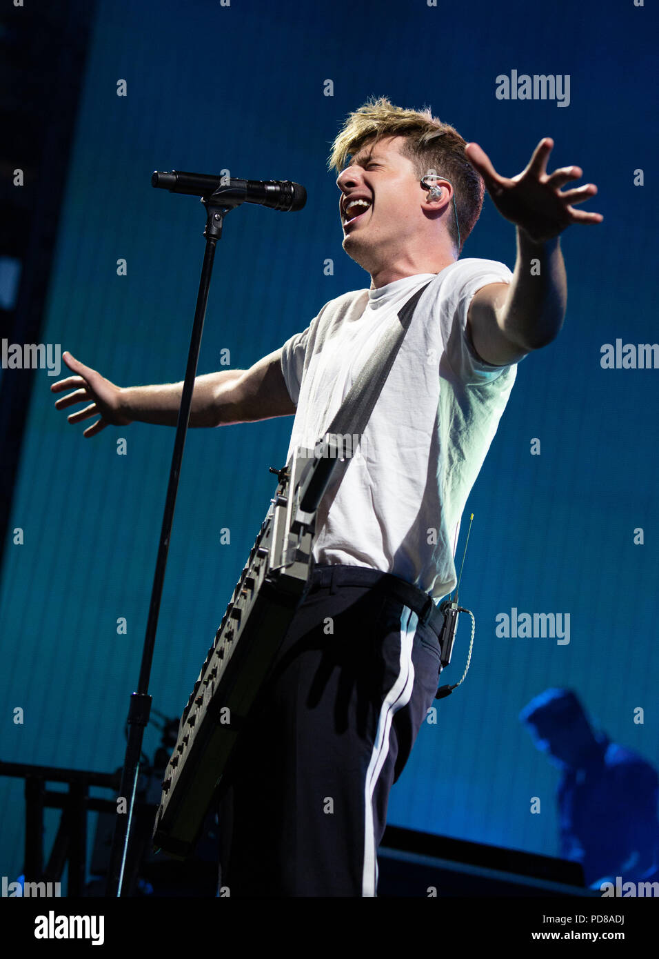 Charlie puth hi-res stock photography and images - Alamy