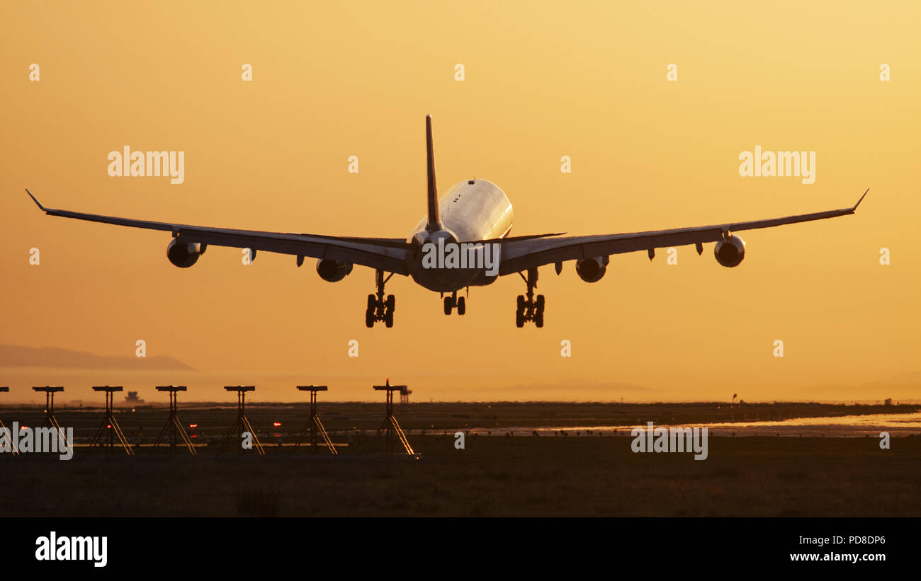 Airbus a340 silhouette hi-res stock photography and images - Alamy